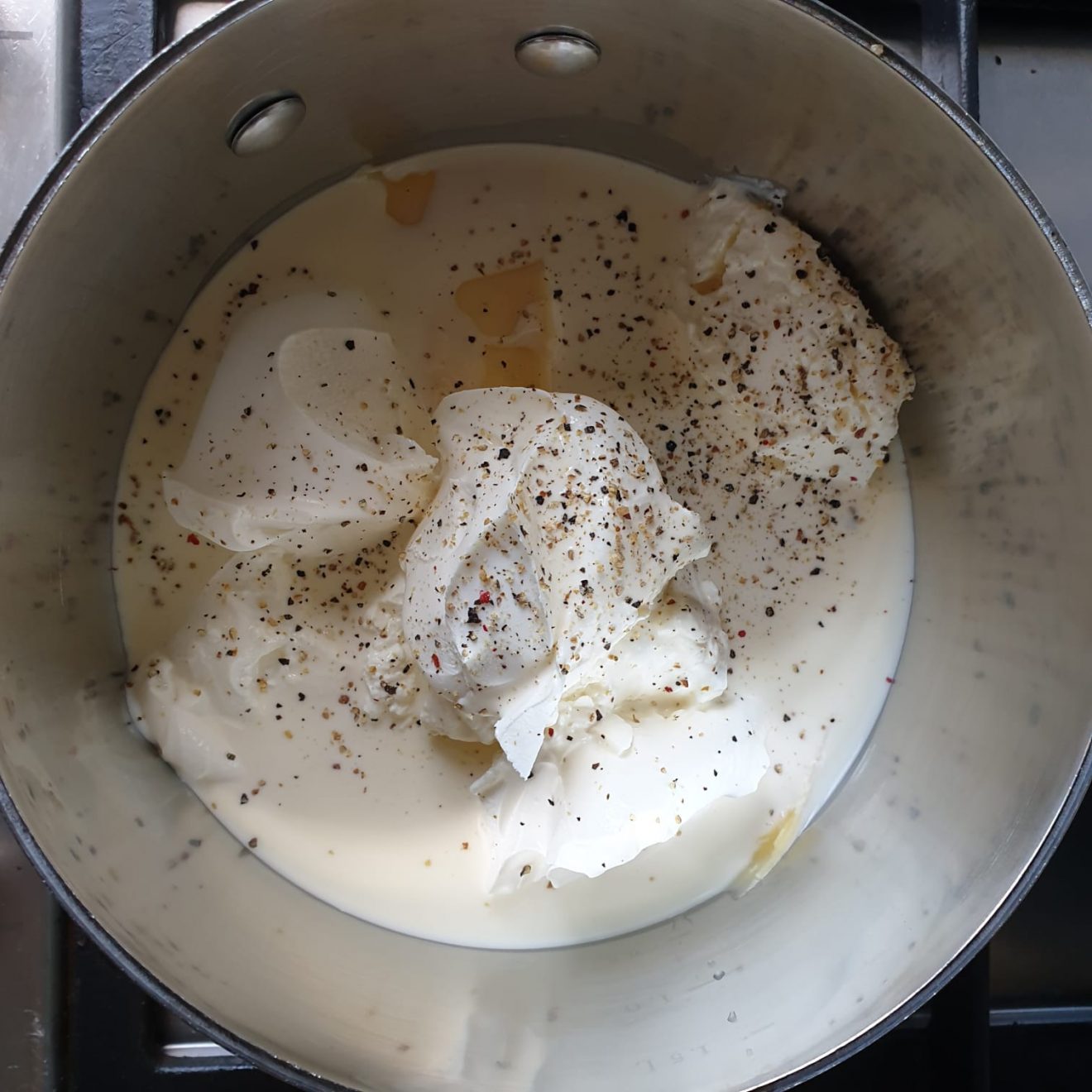 Gezond & Slank met Keto Recepten - Warme sauzen - Keto Mornaysaus (Kaas ...